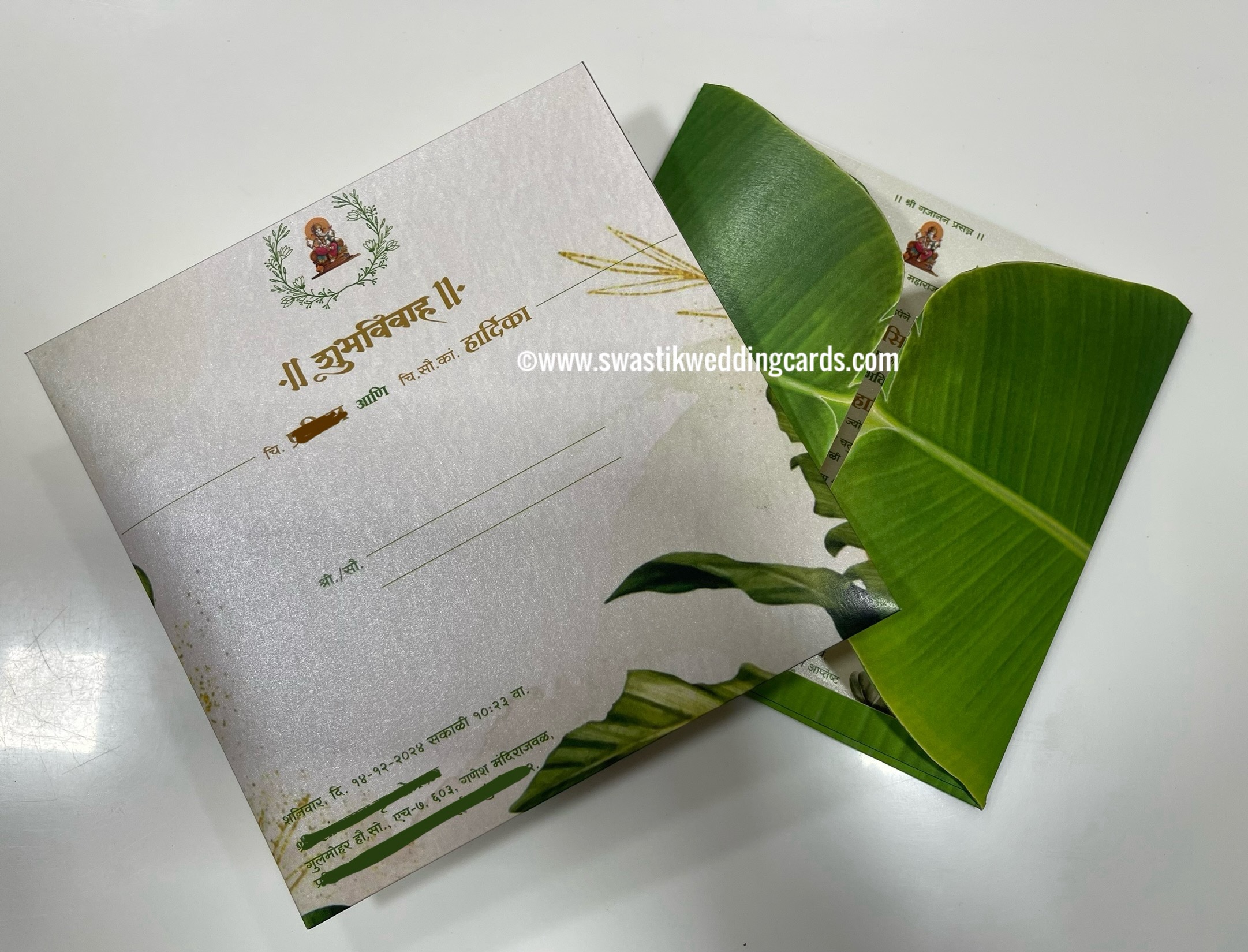 Premium mettalic paper Traditional banana leaf Style creative wedding ...